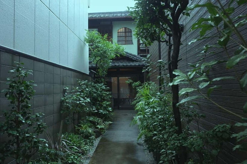 A sushi workshop with a local instructor in a century-old - Who Should Try This Experience?