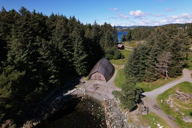 A Time Travelling Adventure to the Viking Farm, Avaldsnes+Tvp. - Taking in the Viking Planet: An Augmented Reality Experience