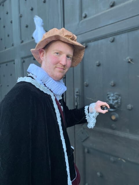 A tour of Warwick with Queen Elizabeth's secret lover - The Sum Up