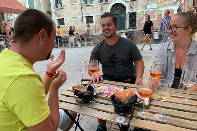 A Venetian Evening - Wine Tasting & Cicchetti With a Local Guide - Exploring the Dorsoduro District