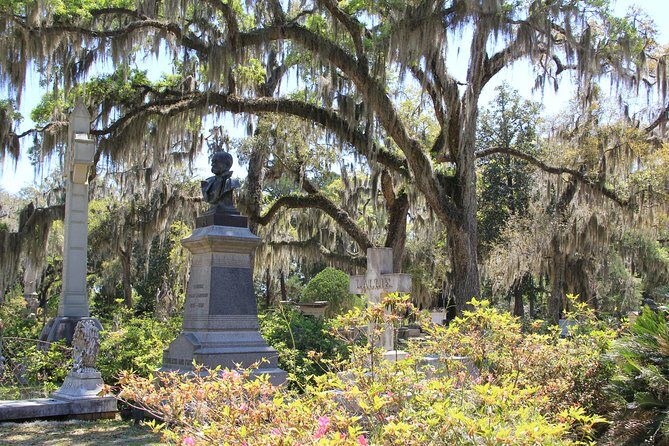 A Walk Through The Book "Midnight in the Garden of Good and Evil" - Guides & Stories: What Makes This Tour Special?