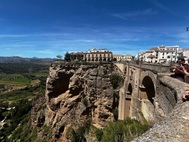 ab Marbella: Private VIP-Tour Ronda incl. Transfer + Tapas - Key Points