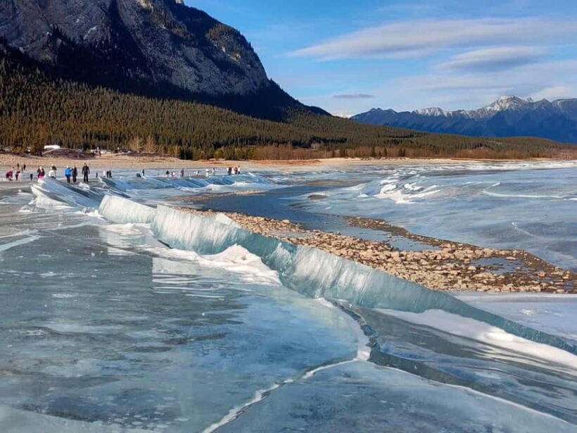 Abraham ice bubble lake/Sunwapta Falls Peyto Lake Bow Lake - Bow Lake – A Serene, Icy Retreat