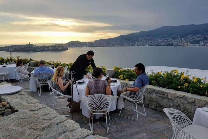 -Acapulco: Bella Vista Dinner with Drinks and Cliff Diving - The Experience in Detail