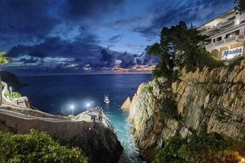 -Acapulco: Bella Vista Dinner with Drinks and Cliff Diving - Who Should Consider This Tour?