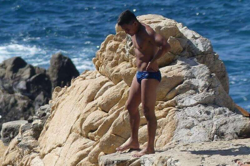 -Acapulco: Cliff Divers at La Quebrada with Lunch and Drinks - Introduction