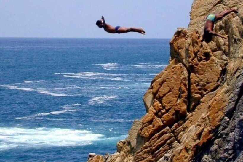 -Acapulco: Cliff Divers Experience w/ Al Pastor Tacos Dinner - Key Points
