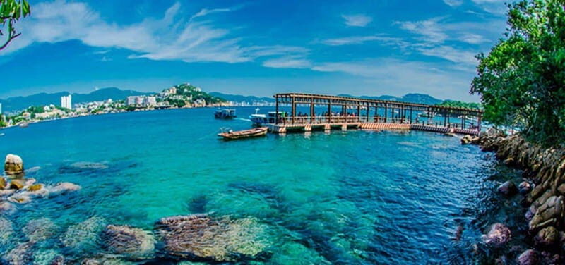 Acapulco: Crystal Bottom Boat Tour to La Roqueta Island - Key Points