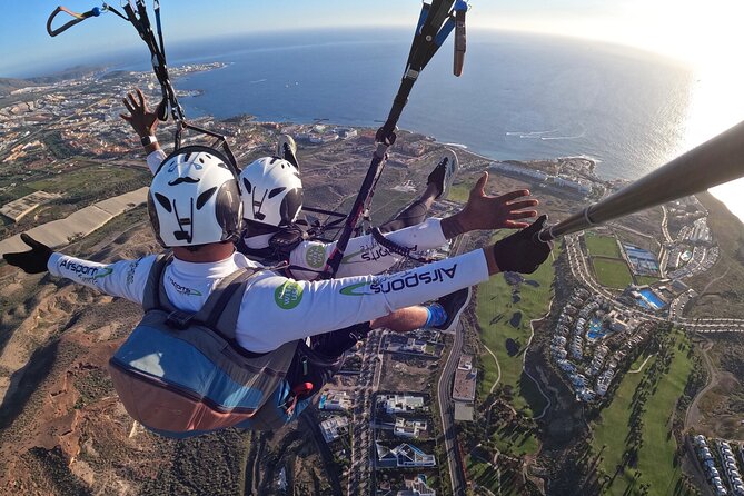 Acrobatic Paragliding Tandem Flight above south Tenerife - Who Should Consider This Experience?