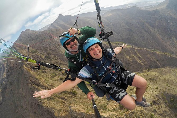 Acrobatic Paragliding Tandem Flight in Tenerife South - Positive Reviews and Ratings