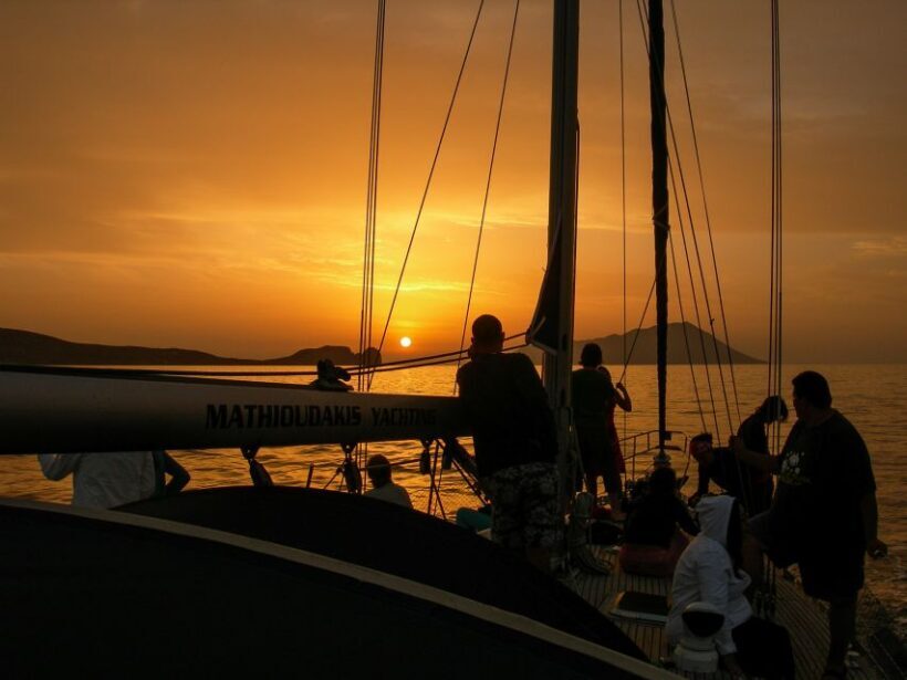 Adamas: Milos & Polyaigos Full-Day Sailboat Tour with Lunch - Perfect For