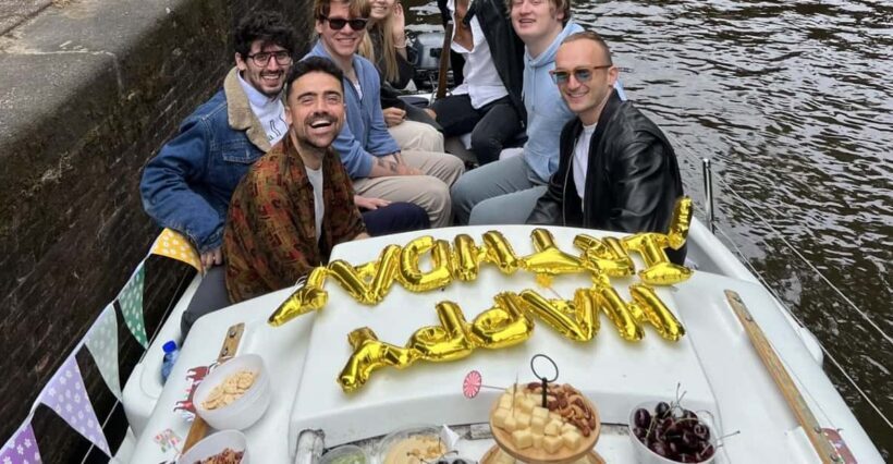 Adamboat: Cozy City Centre Cruise - A Closer Look at the Experience