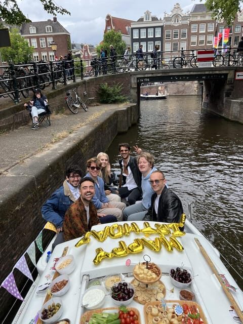 Adamboat: Cozy City Centre Cruise - FAQ