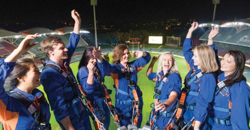 Adelaide: Adelaide Oval Night Roof Climb with Drink - Key Points