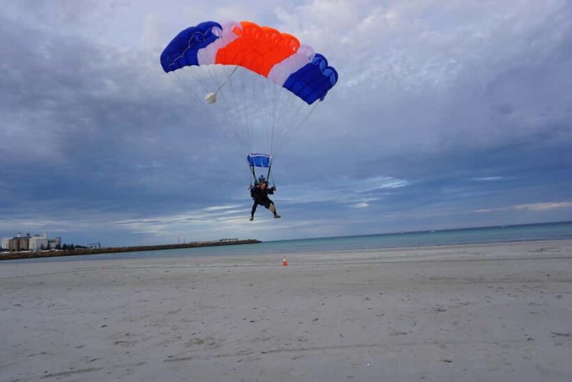 Adelaide: Tandem Skydive over Wallaroo Beach, Beach Landing - Who Should Consider This Tour?