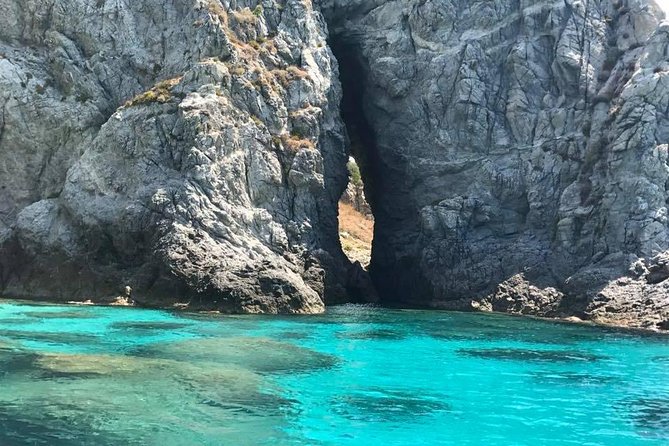 Adventure and nature! Exciting group tour by dinghy. - The Sum Up