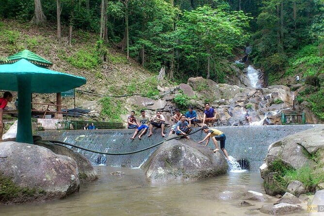 Adventure & Dine in the River with Locals - Who Should Consider This Tour?