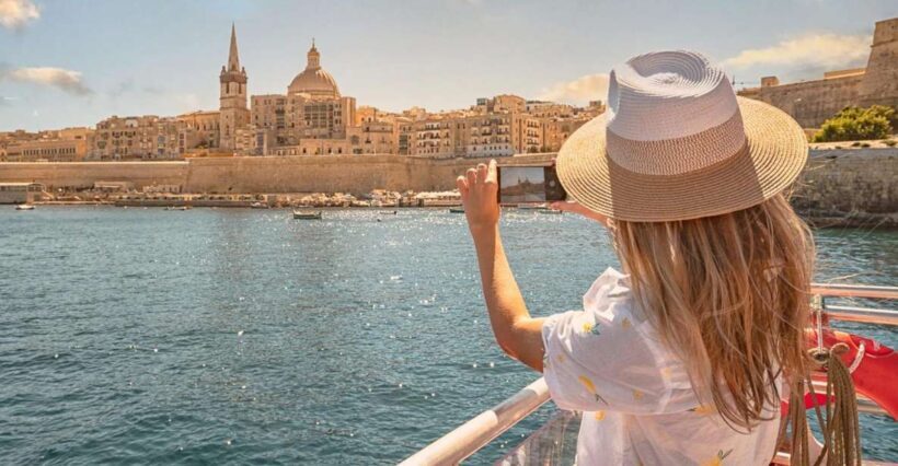 Afternoon Harbours Cruise with Guide and Roundtrip Transfers - Introduction
