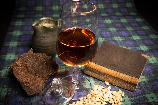 Afternoon Whisky Tasting in a Traditional Edinburgh Bar - Exploring Scotlands Finest Single Malts