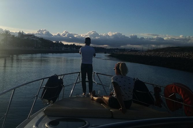 Afternoon Yacht Charter in Lagos With Drinks, Tapas, Paddle Boards and Kayak - Onboard Amenities and Comfort Features