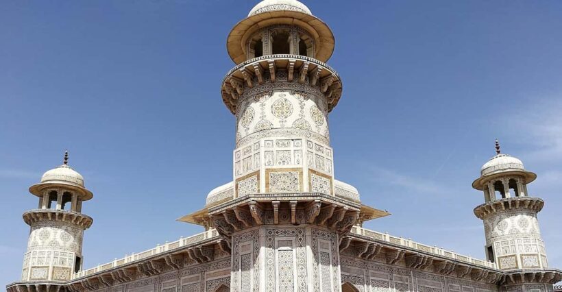 Agra: Agra fort express entry tickets - Unpacking the Agra Fort Experience: What You Can Expect