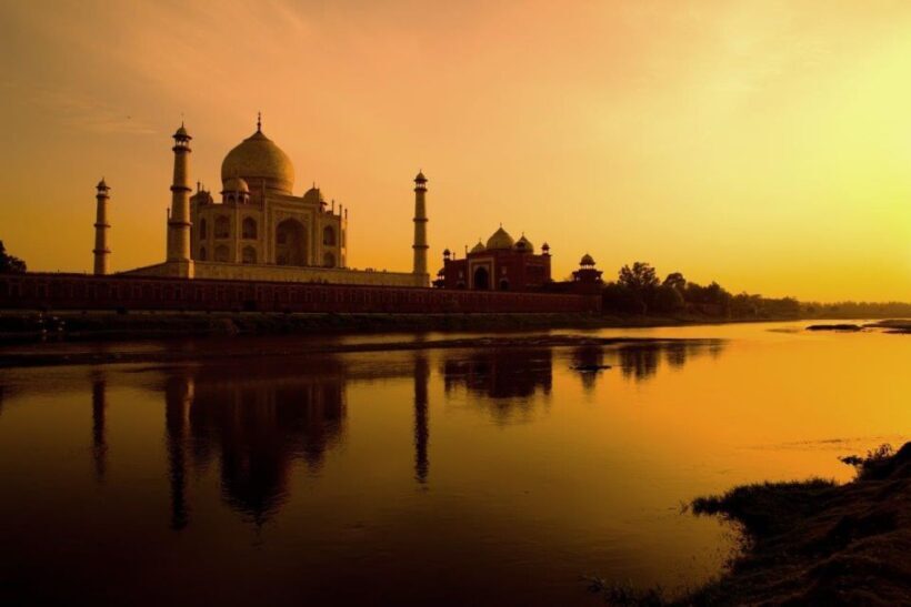 Agra: Skip the Line Taj Mahal and Agra Fort Guide & Car only - Key Points