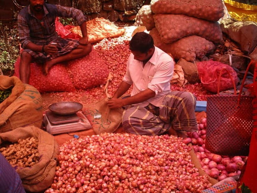 Agra: Sunrise Tajmahal Tour with Fort & Spice Market - Wandering Through the Spice Market