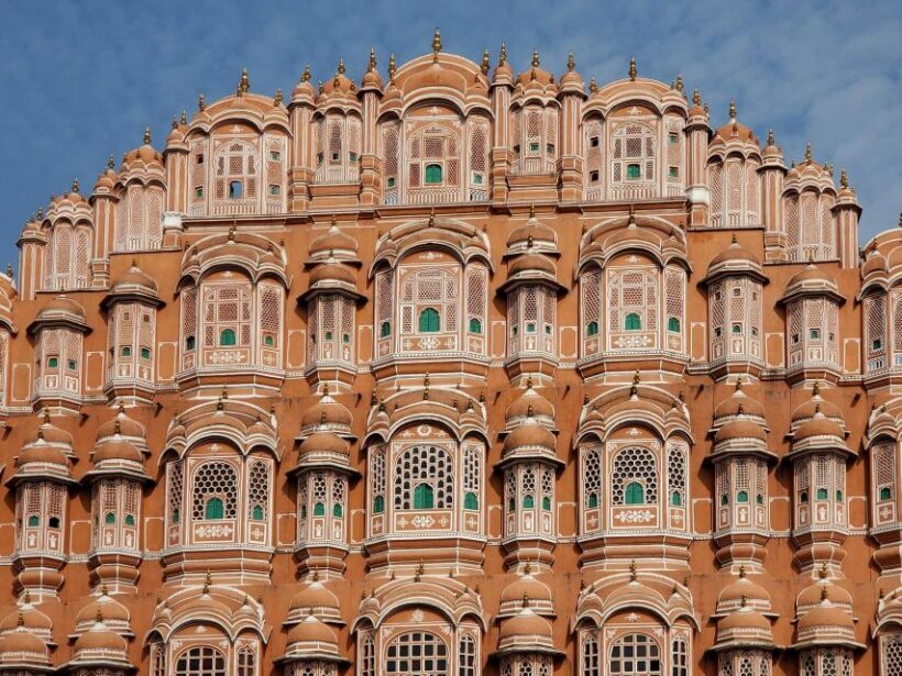 Agra: Taj Mahal Guided Tour with Photographer & Rental Saree - Key Points