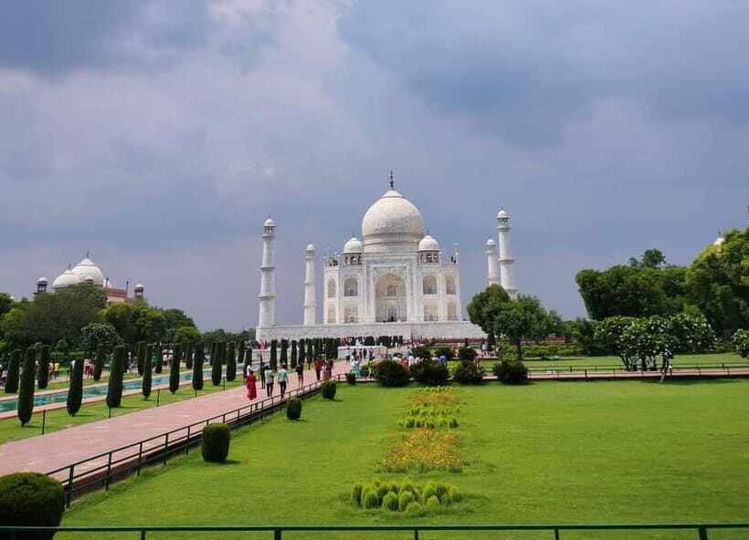 Agra: Taj Mahal Guided Tour with Photographer & Rental Saree - What to Expect from the Tour