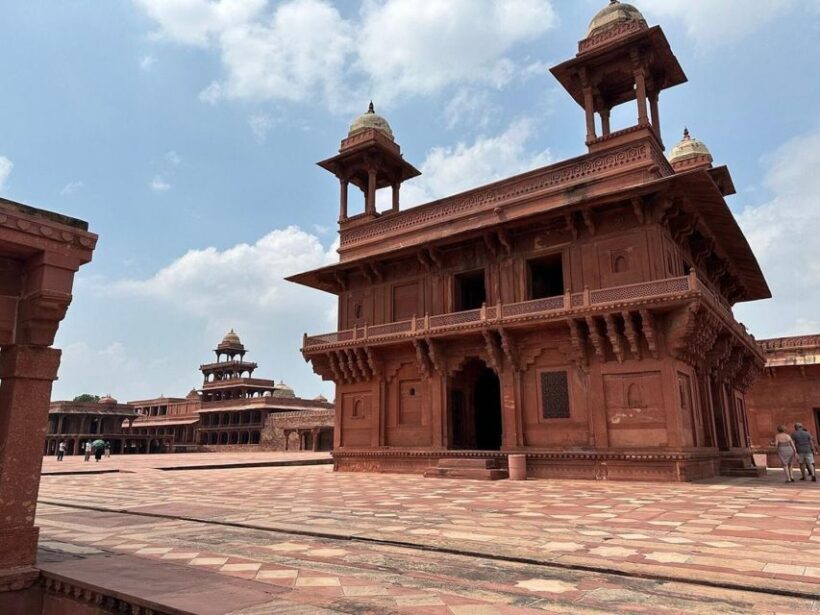 Agra to/from Jaipur with visiting stepwell & Sikri All Incl. - Is It Worth the Price?