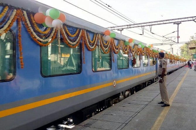 Agra Tour by Super fast Train Gatimaan from Delhi: All Inclusive - Key Points