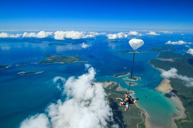 Airlie Beach Tandem Skydive Over the Whitsunday Islands - An In-Depth Look at the Skydiving Experience