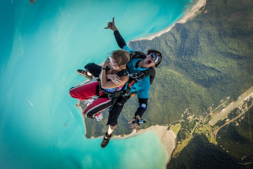 Airlie Beach: Tandem Skydive over the Whitsundays - An Introduction to the Skydive Experience