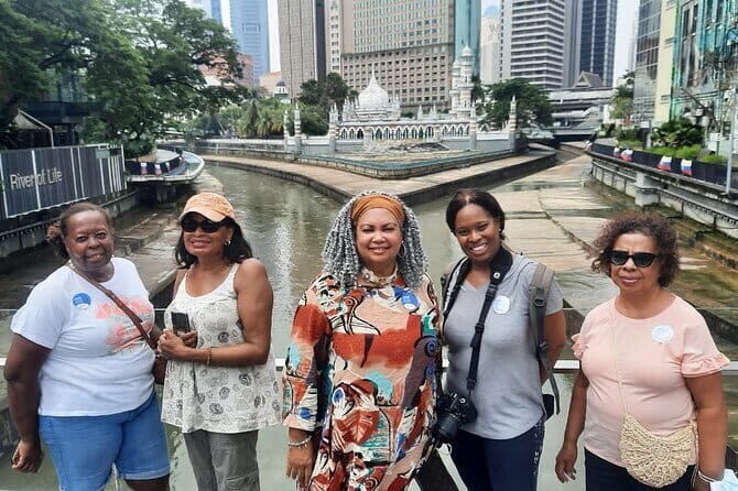 Airport Layover: Full-Day Batu Caves & Kuala Lumpur City Tour - Exploring Kuala Lumpur in a Nutshell