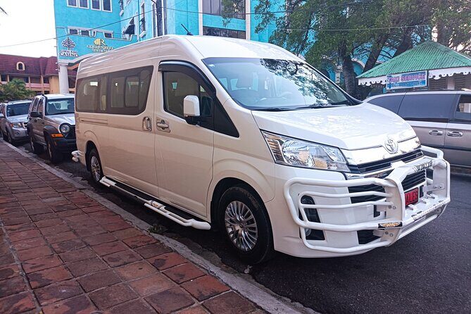 Airport port silver taxi transfer private to pop center - Key Points