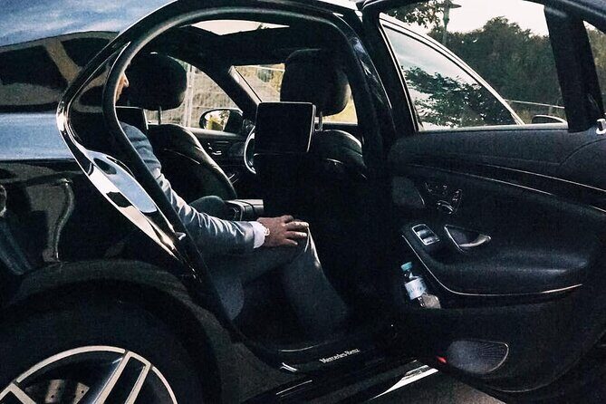 Airport Transfer: Singapore to SIN Airport by Business Car - An In-Depth Look at the Singapore to Changi Airport Business Car Transfer