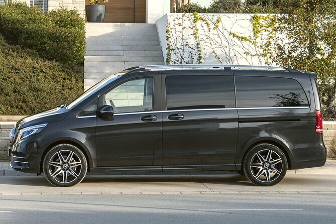 Airport Transfer: Sydney to Sydney Airport SYD by Luxury Van - Introduction