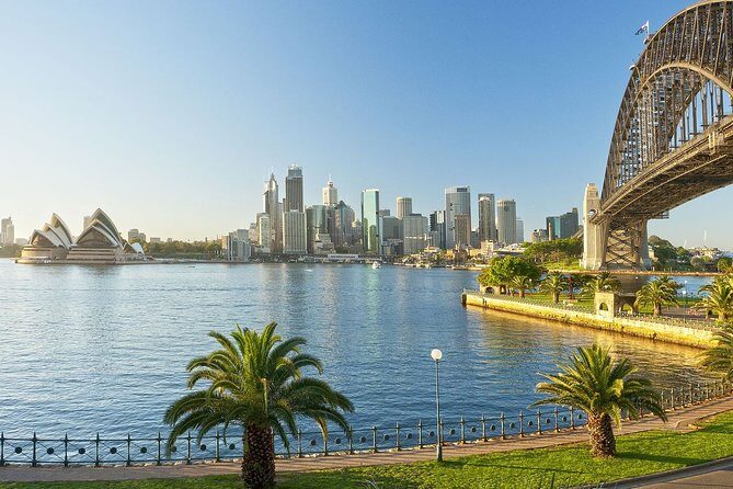 Airport Transfer: Sydney to Sydney Airport SYD by Luxury Van - Vehicle and Capacity