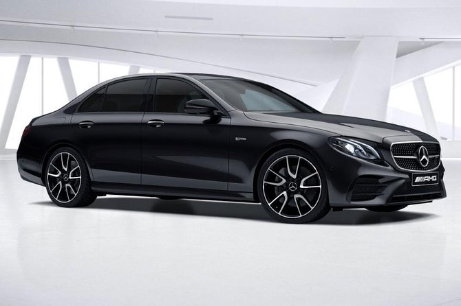 Airport Transfer: Warsaw Airport WAW to Warsaw by Business Car - The Journey and Its Highlights