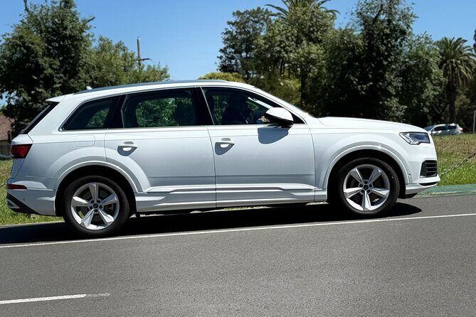 Airport Transfers - Chauffeur Car & Limo Services of Melbourne - The Vehicles: Comfort, Style, and Practicality