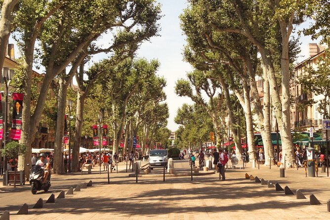 Aix-en-Provence Scavenger Hunt and Sights Self-Guided Tour - Meeting Point and Accessibility