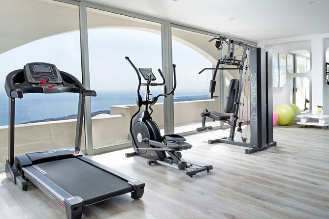 Akrotiri: 2-Hrs Face & Body Ritual, Pool access, wine & fruits - The Value of the Experience