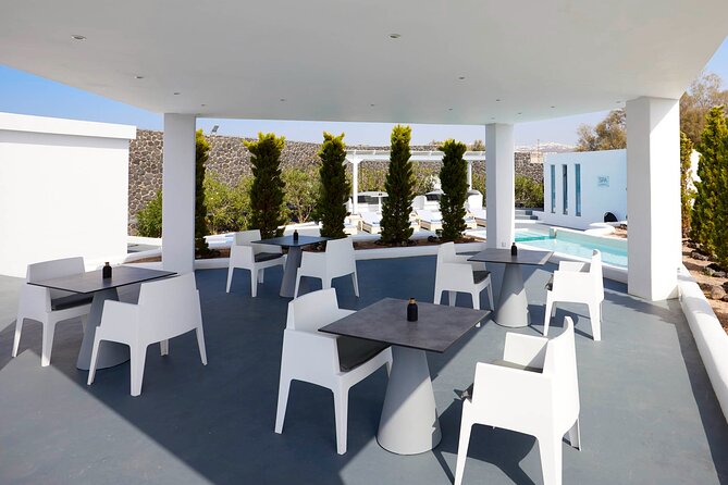 Akrotiri: Couples Massage with Dinner, Pool Access, wine, fruits - Who Will Love This Tour?