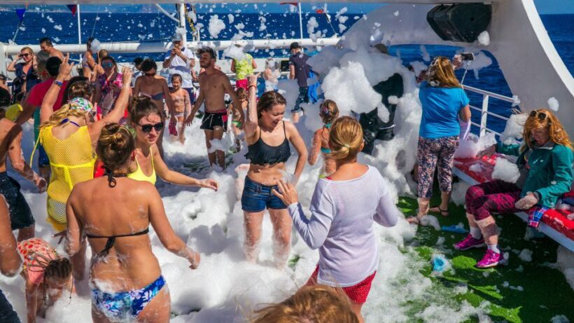 Alanya: Disco Boat Tour with Foam Party and Unlimited Drinks - The Foam Party and Dancing