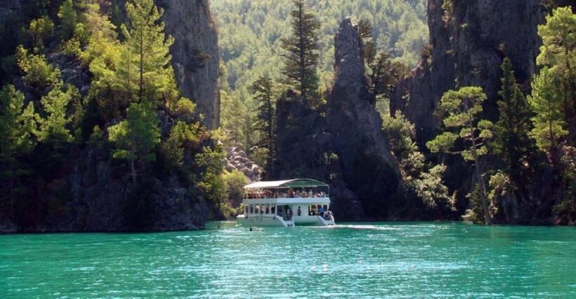 Alanya: Green Canyon Boat Trip with Lunch and Hotel Pickup - The Pros and Cons at a Glance