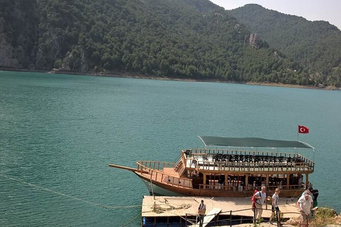Alanya Green Canyon Boat Trip With Lunch & Unlimited Soft Drinks - Highlights and Attractions of the Green Canyon