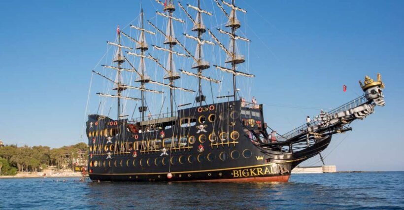 Alanya: Pirate Boat Tour with Buffet Lunch and Drinks - What to Expect from the Pirate Boat Tour
