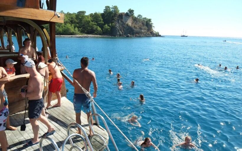 Alanya: Pirate Boat Tour with Unlimited Soft Drinks & Lunch - Key Points