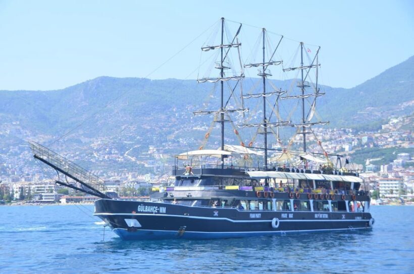 Alanya: Pirate Boat Trip with Optional Pick Up and Lunch - Pirate-Themed Activities and Entertainment
