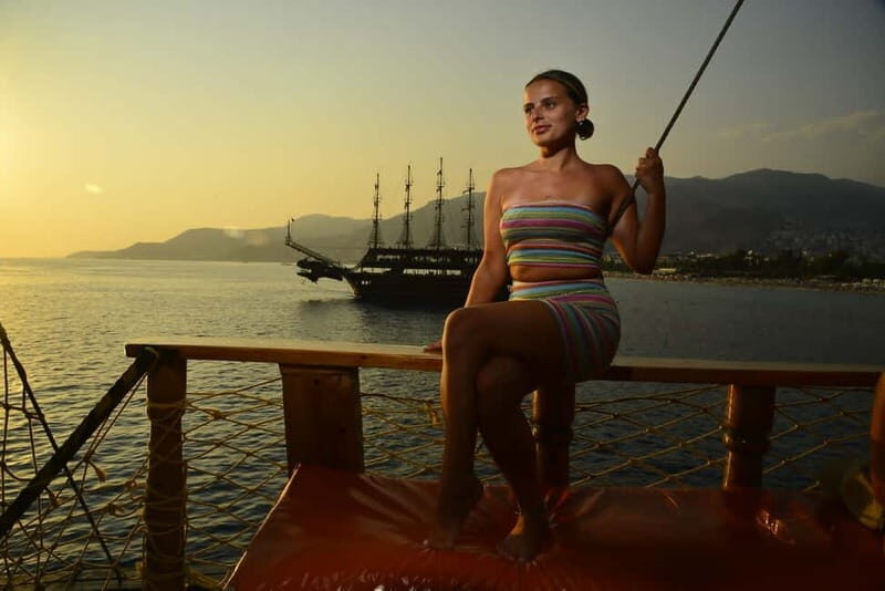 Alanya: Pirate Boat with Lunch and Unlimited Drinks - The Sum Up